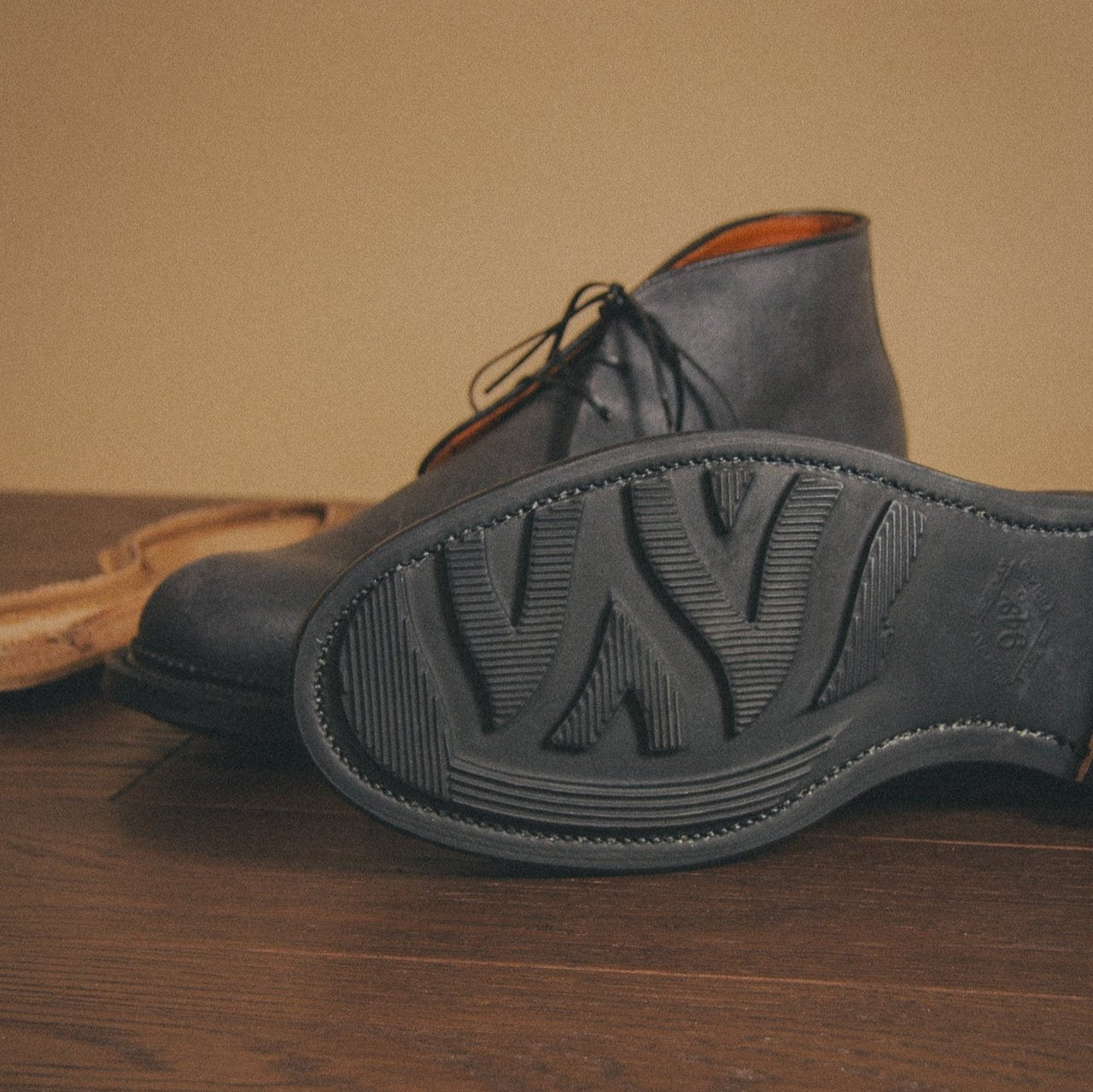 Uplands Charcoal Waxy Commander | Viberg Chukka – Viberg Archive