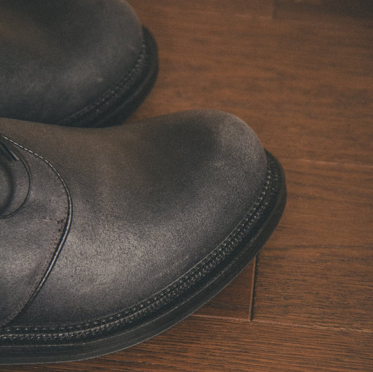 Uplands Charcoal Waxy Commander | Viberg Chukka – Viberg Archive